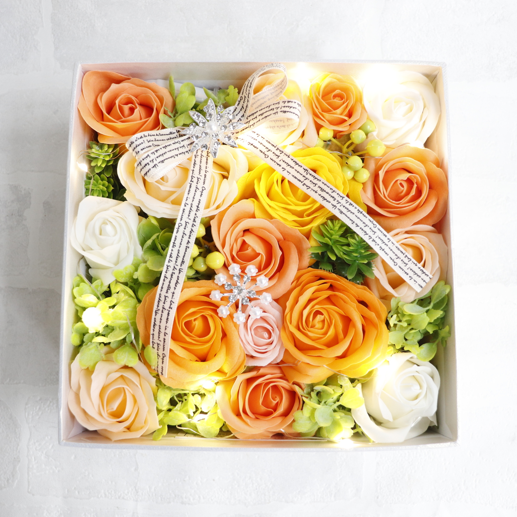 LEDホワイトギャレBOX M【全4色】（観賞用ソープフラワー） | karendo（カレンド）のプレゼント・ギフト通販 | TANP（タンプ）