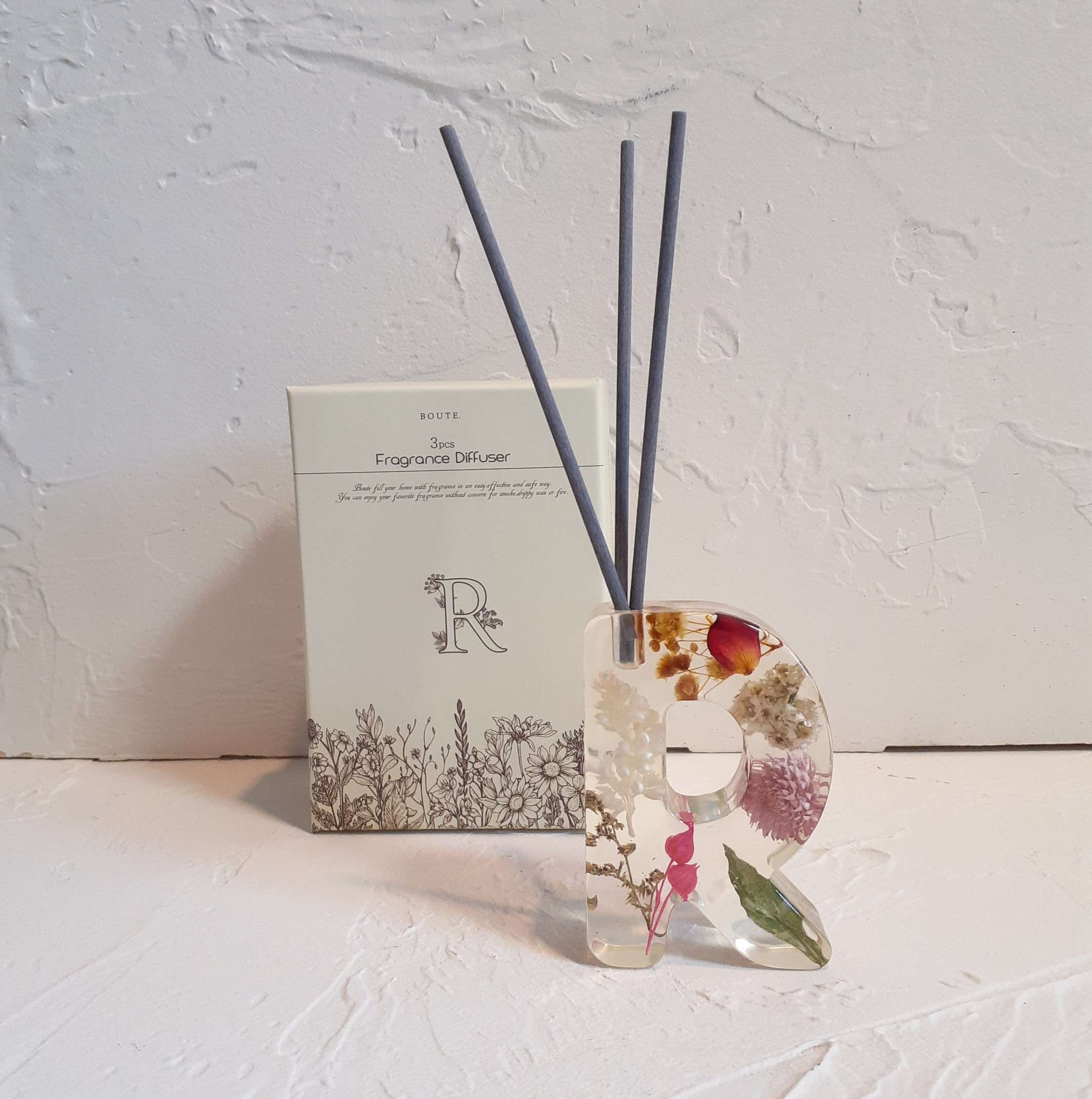 イニシャルディフューザー | BOUTE（ボウテ）のプレゼント・ギフト通販 | TANP（タンプ）