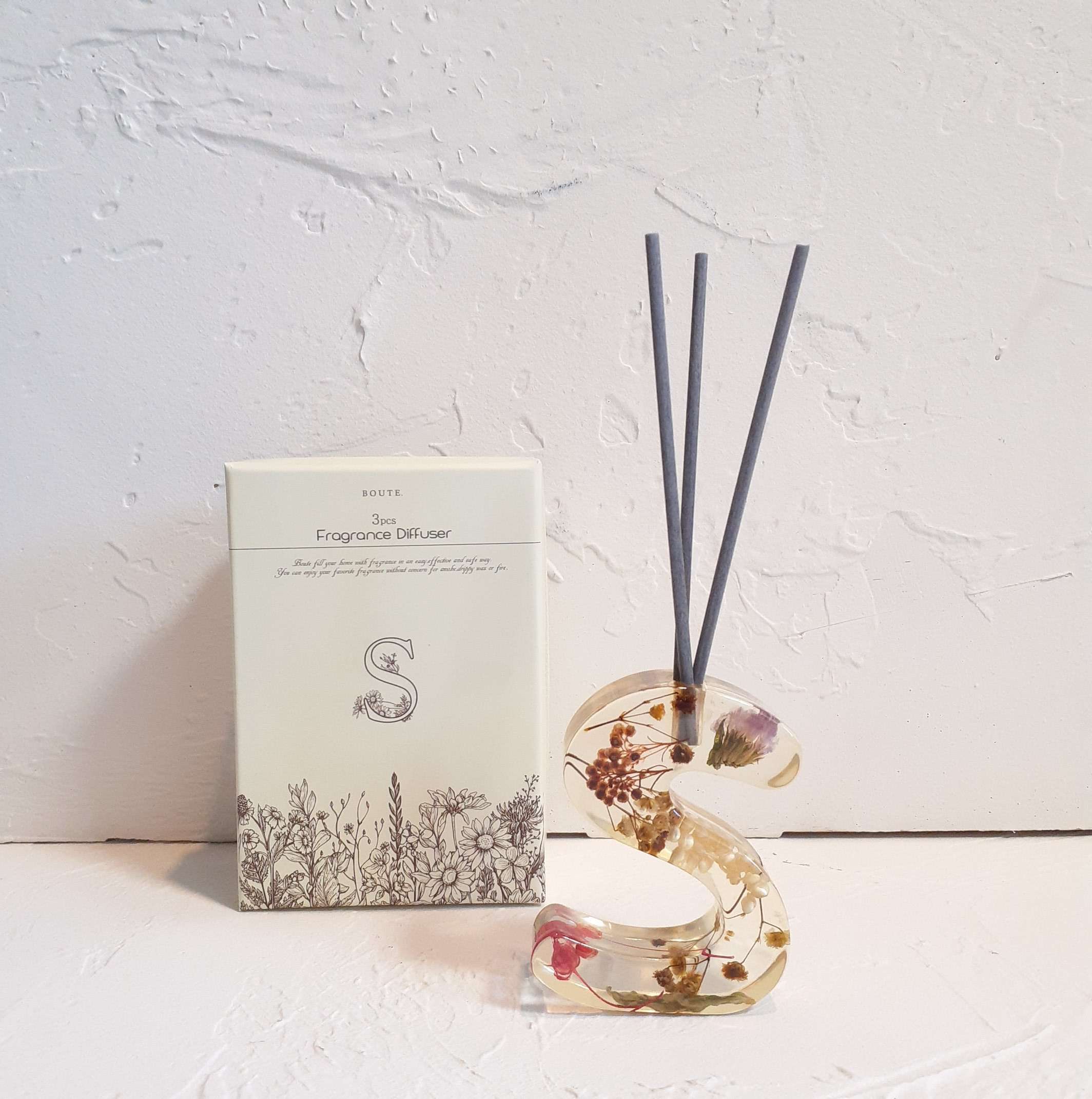 イニシャルディフューザー | BOUTE（ボウテ）のプレゼント・ギフト通販 | TANP（タンプ）