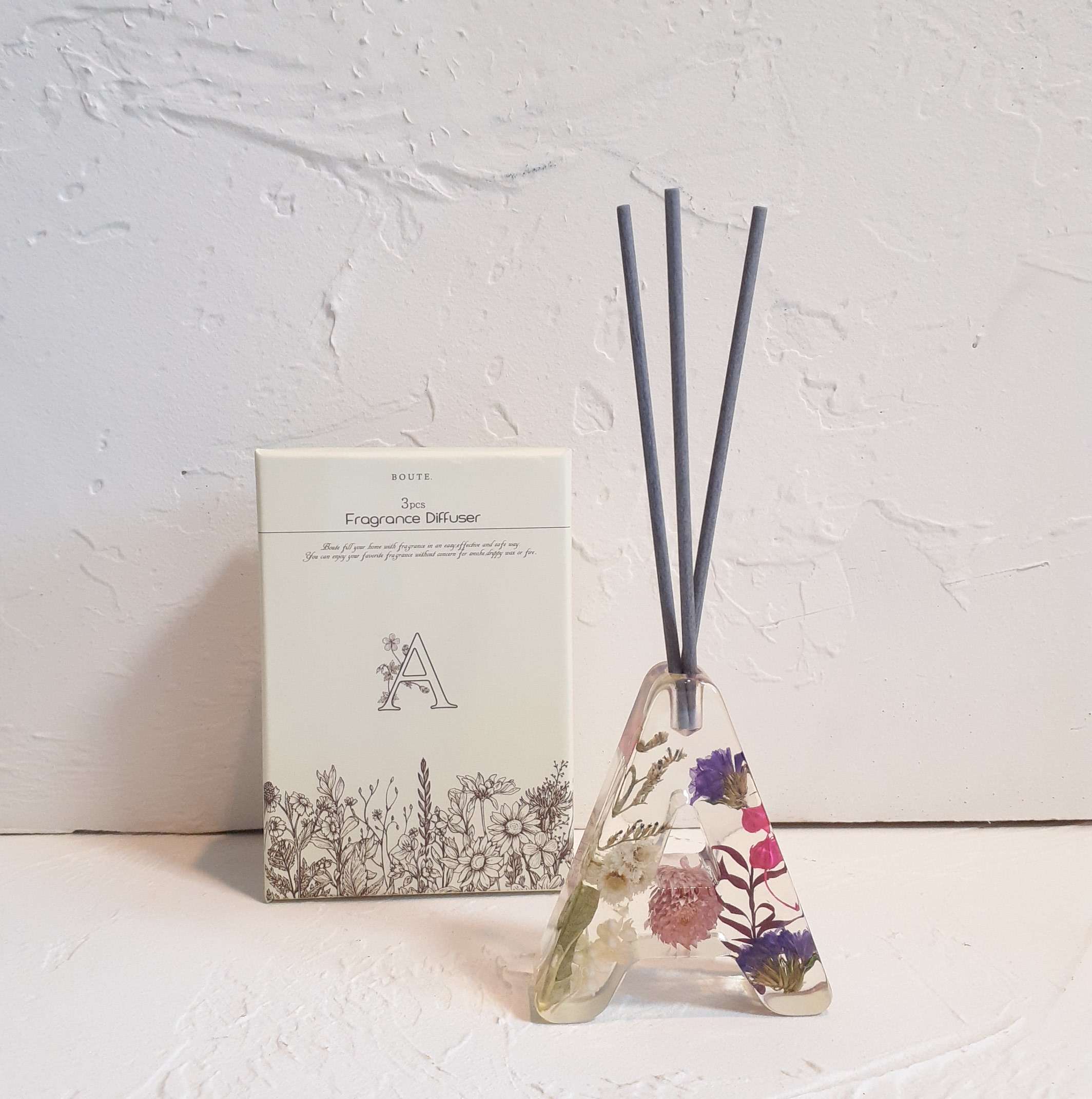 イニシャルディフューザー | BOUTE（ボウテ）のプレゼント・ギフト通販 | TANP（タンプ）