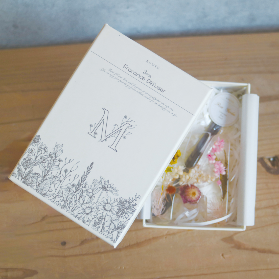 イニシャルディフューザー | BOUTE（ボウテ）のプレゼント・ギフト通販 | TANP（タンプ）