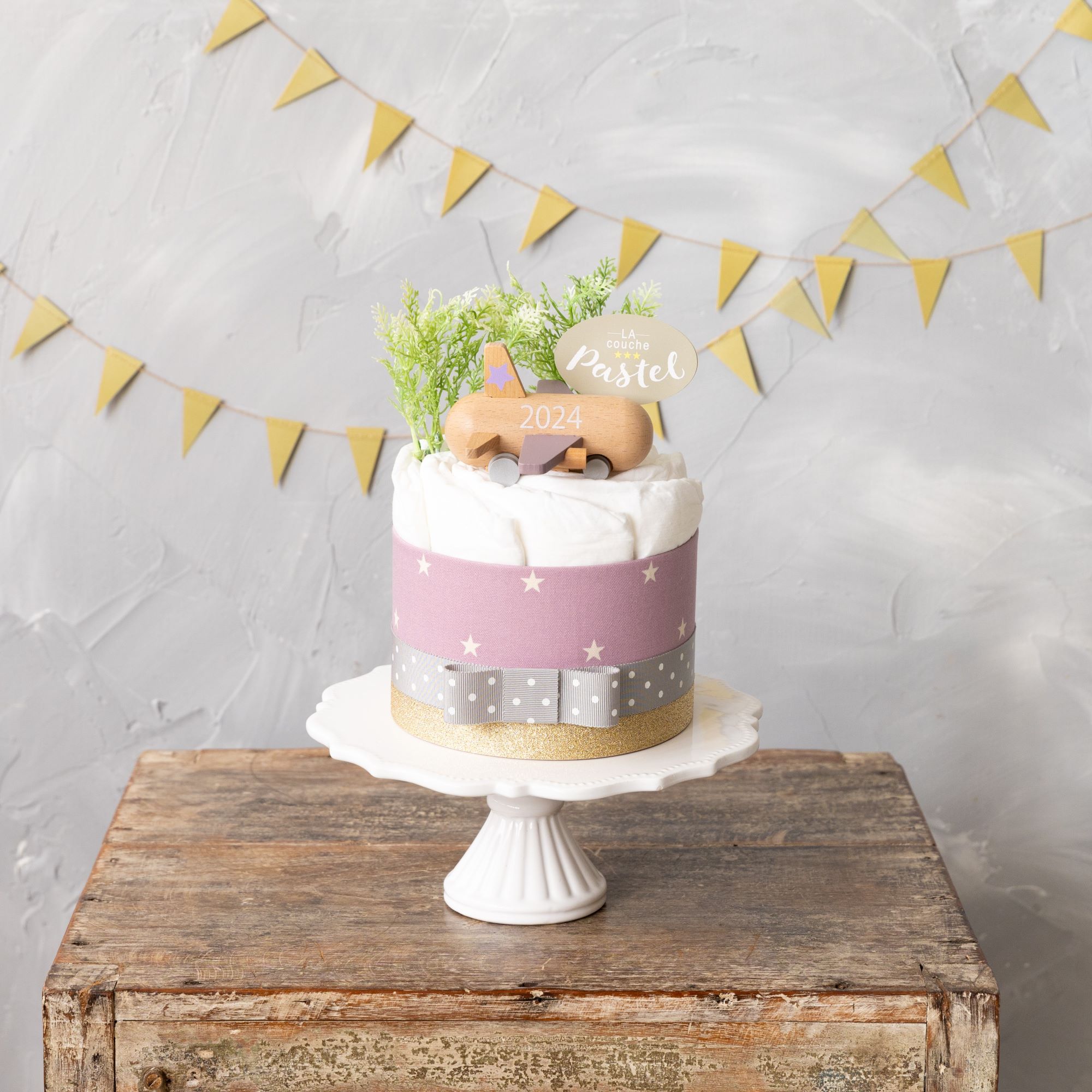2024年限定年号ロゴ入り「kiko+」のmini jet付オーガニックおむつケーキ1段／全2色 | LA couche Pastel（ラクーシュパステル）のプレゼント・ギフト通販 ...