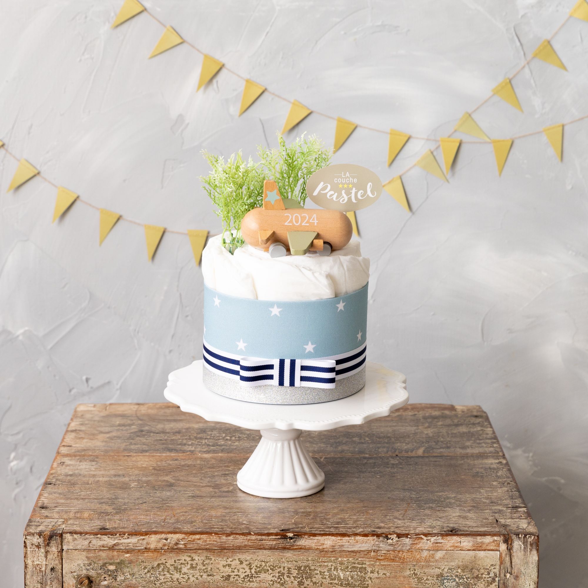 2024年限定年号ロゴ入り「kiko+」のmini jet付オーガニックおむつケーキ1段／全2色 | LA couche Pastel（ラクーシュパステル）のプレゼント・ギフト通販 ...