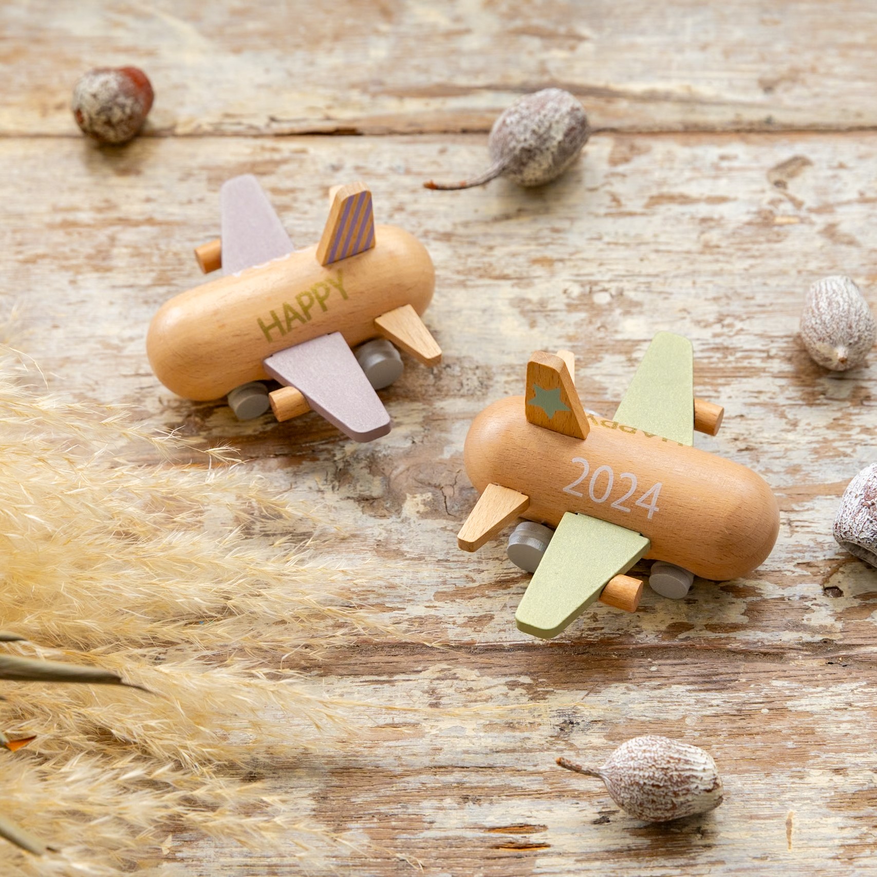 2024年限定年号ロゴ入り「kiko+」のmini jet付オーガニックおむつケーキ1段／全2色 | LA couche Pastel（ラクーシュパステル）のプレゼント・ギフト通販 ...