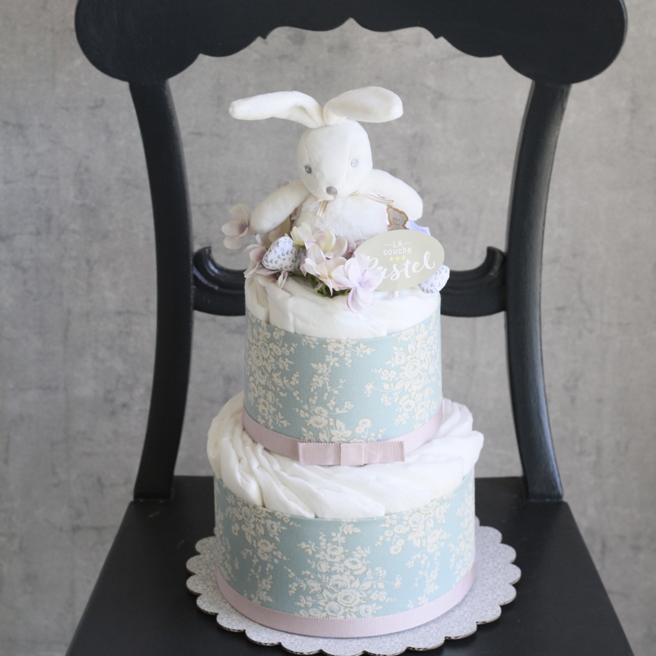 フランス発ブランド「Kaloo」うさぎラトル付きオーガニックおむつケーキ | LA couche Pastel（ラクーシュパステル）のプレゼント・ギフト通販 | TANP（タンプ）