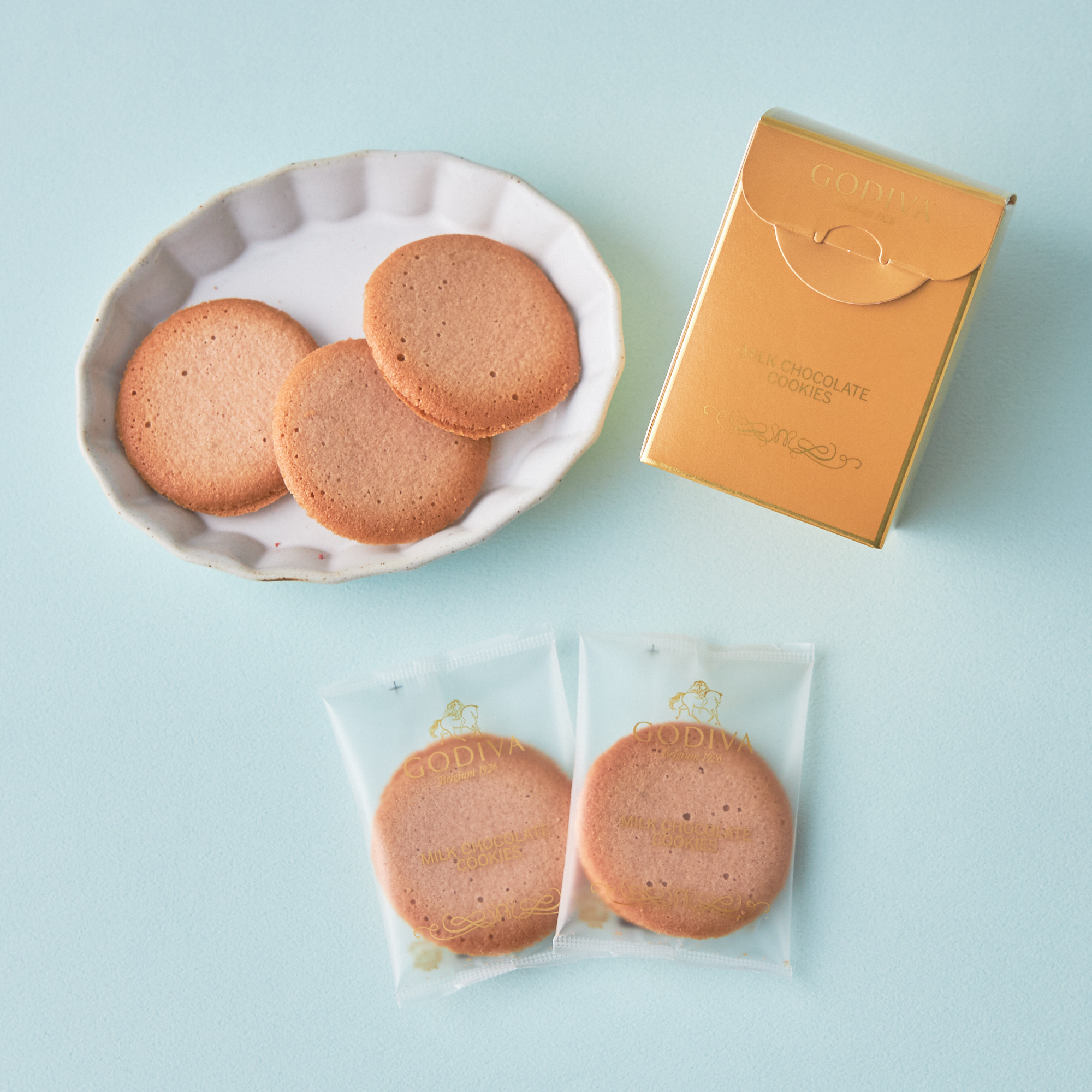 【送料無料】GODIVAクッキーと可愛い生花カーネーション アレンジメントのセット【母の日に贈る】 | TANP（タンプ） GODIVA（ゴディバ） karendo（カレンド）のプレゼント ...