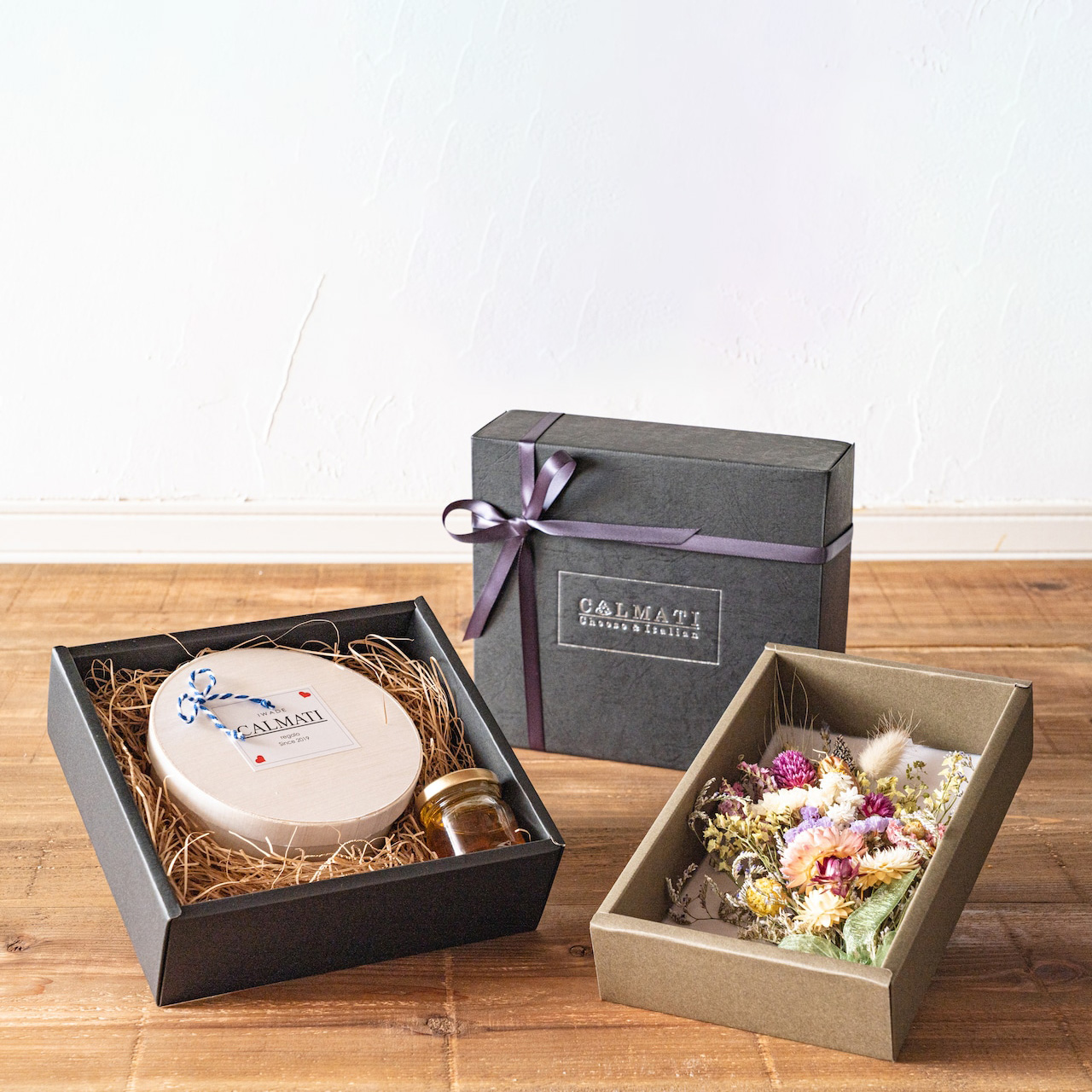 【名入れ可】BOX入りドライフラワーブーケと濃蜜チーズケーキのセット | CALMATI（カルマーティ）のプレゼント・ギフト通販 | TANP（タンプ）