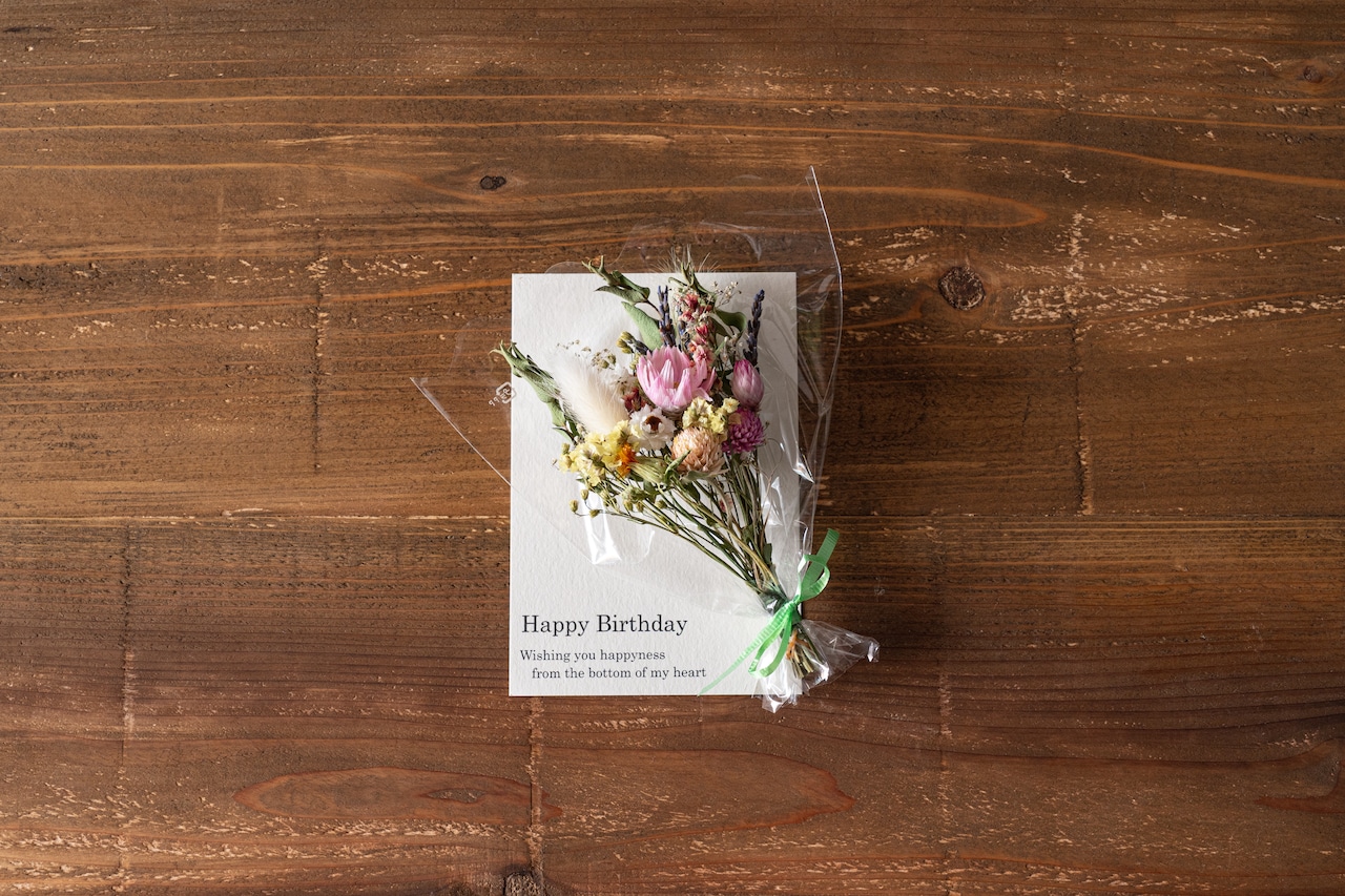 【名入れ可】ミニドライフラワーと濃蜜チーズケーキ | CALMATI（カルマーティ）のプレゼント・ギフト通販 | TANP（タンプ）