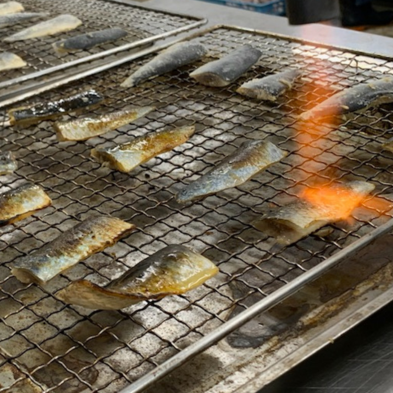 炙り漬け丼のどぐろ・いわし 4食入り | SeaLife（シーライフ）のプレゼント・ギフト通販 | TANP（タンプ）