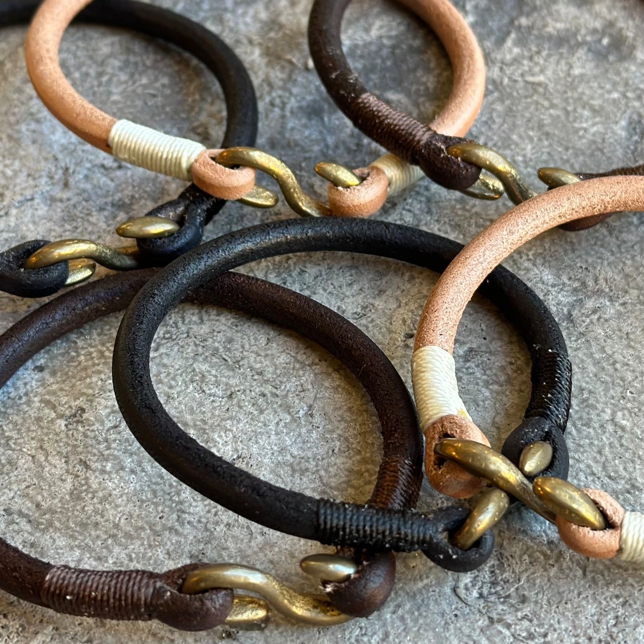 レザーコードブレスレット Sフック カウハイド NEO | KC,s（ケイシイズ）のプレゼント・ギフト通販 | TANP（タンプ）